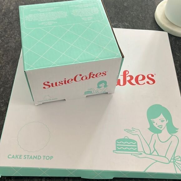 susie cake | Kitchen | Newsusiecakesmelaminecakestand | Poshmark